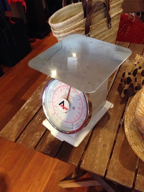 Balance de cuisine (pèse aliment) - Électroménager Saint-Martin • Cyphoma