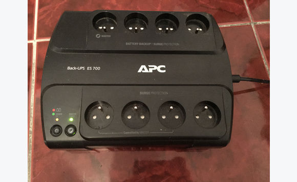 APC Back-UPS ES 700 - Informatique Saint-Martin